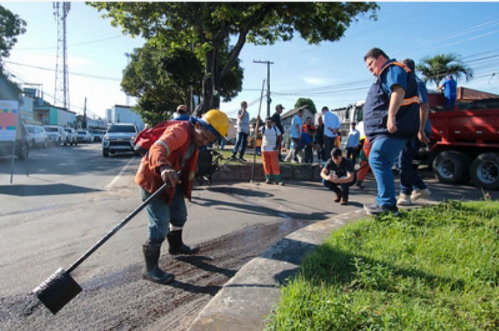 Prefeitura De Manaus Trabalha Na Recomposição Asfáltica De Grandes